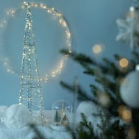 Kersttak met rode bessen met bevroren effect | Maisons du Monde