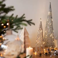 Kersttak met rode bessen met bevroren effect | Maisons du Monde