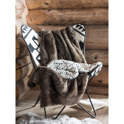 Manta de imitación de piel marrón 150x180 cm Shefford | Maisons du Monde
