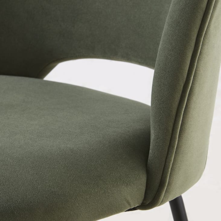 Chaise en velours vert kaki et acier noir Isys | Maisons du Monde