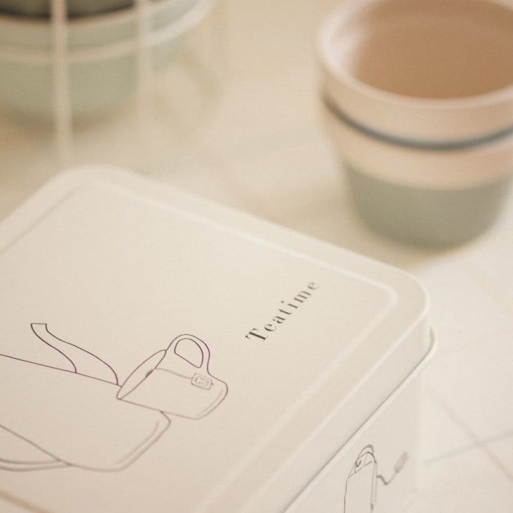 Ecru metalen theedoos met trendy zwarte motieven INES | Maisons du Monde