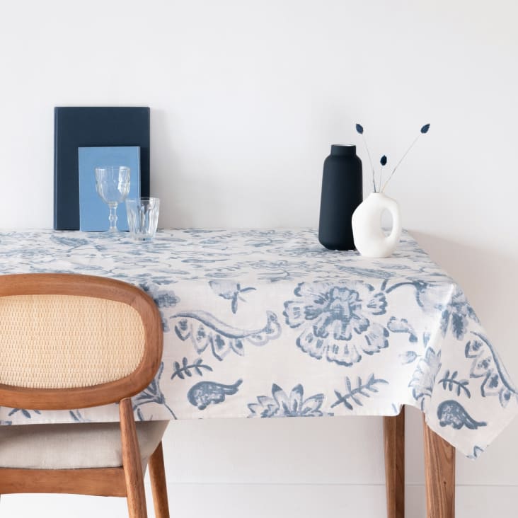 Nappe enduite en coton imprimé floral bleu et blanc 150x150 Faustine ...