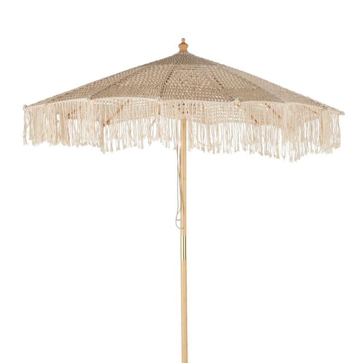 Ombrellone in tela effetto macramé beige con frange Galipolli | Maisons ...