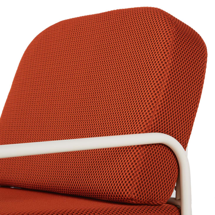 Poltrona in metallo color crema e tessuto riciclato color ruggine Play ...