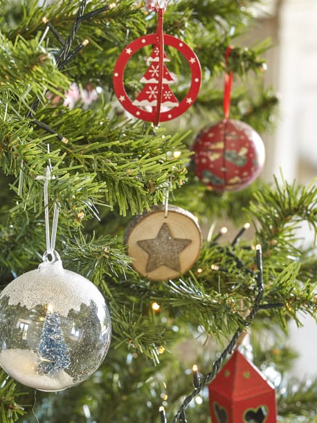 Décorer un Sapin de Noël Blanc : Idées et Astuces | Maisons du Monde