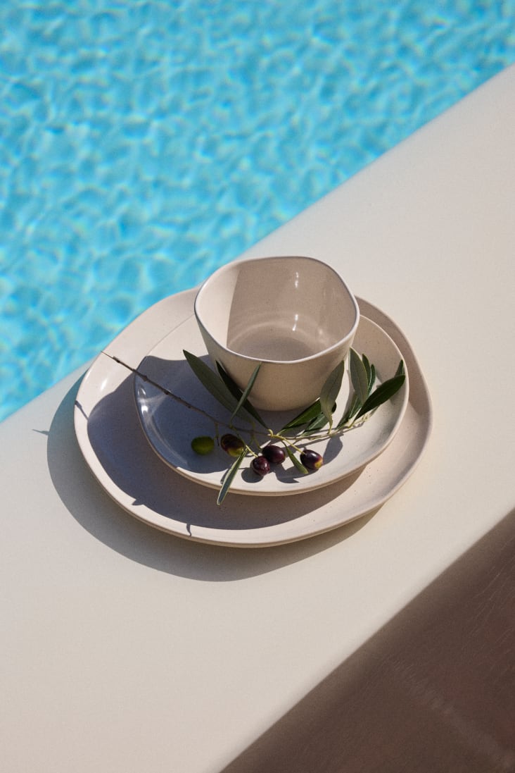 Assiette à dessert en grès beige moucheté Atilia | Maisons du Monde