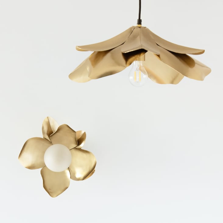 Candeeiro de teto em forma de flor em metal dourado Necton | Maisons du ...