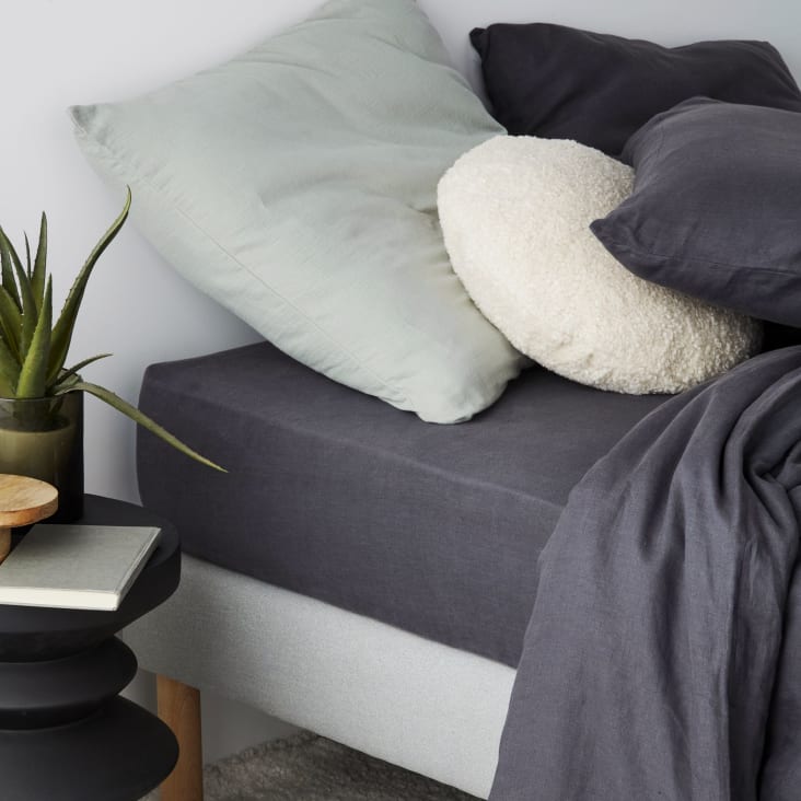 Drap housse en lin lavé gris anthracite 160x200 | Maisons du Monde