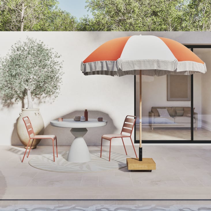 Ronde tuintafel van beton met travertinlook en wit metaal met 4 ...