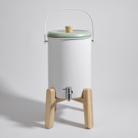 Porta-garrafas feito de madeira de mangueira e ferro forjado. Loic ...