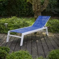 Himmelbett für den Außenbereich aus geflochtenem Kunstharz und hellem ...