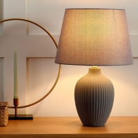 Lampe aus schwarzer Keramik mit Lampenschirm aus Jute Saveria | Maisons ...