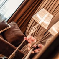 Lampada LED da terra con paralume in metallo bianca cm 40x40 156h INDI ...