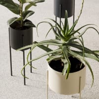 Pot de fleurs bas en acier, bleu Maki | Maisons du Monde