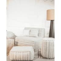 Puf de lana rizada crema blanca | Maisons du Monde