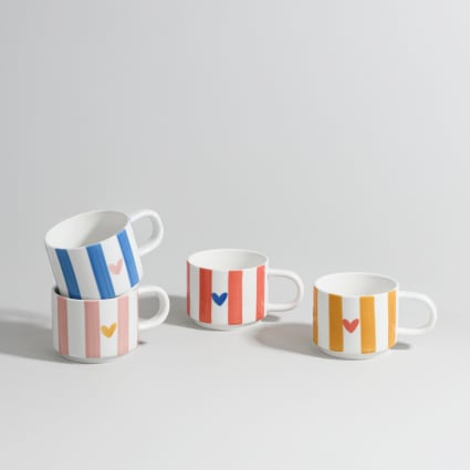 Set de 4 tazas de cerámica con rayas y corazones y soporte de acero ...