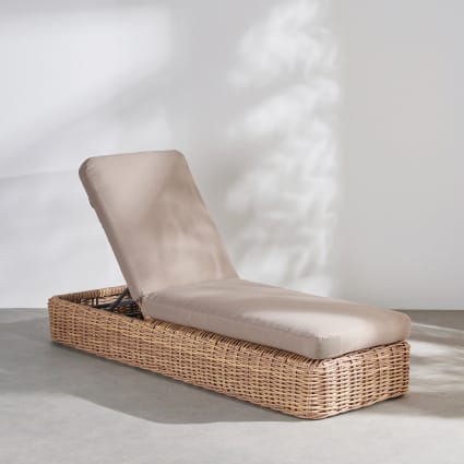 Ligstoel van gerecycled geweven hars, imitatie rotan Cerrado | Maisons ...