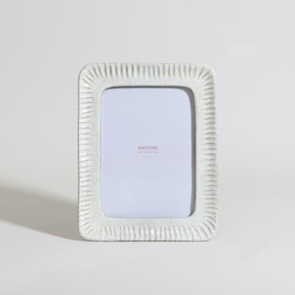 Cornice portafoto in gres grigio maculato con incisioni decorative ...