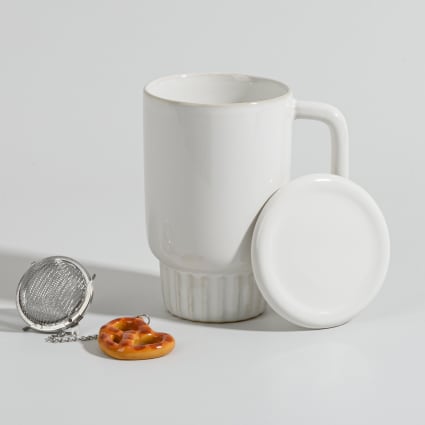 Tazza mug in ceramica bianca con filtro per tisane To Go | Maisons du Monde