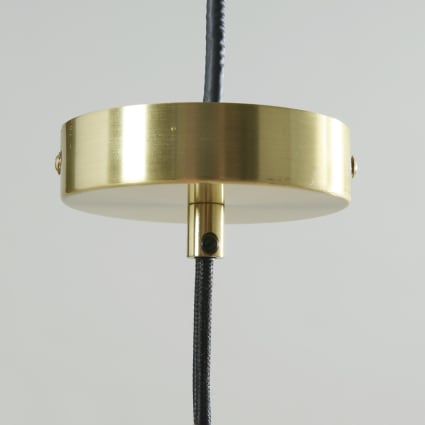 Luminária pendente em aço banhado a ouro com globo de vidro opaco ...