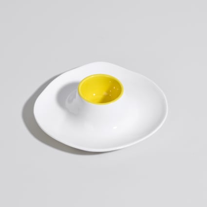 Wit en geel steengoed eierdopje Luka | Maisons du Monde