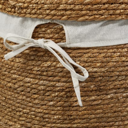 Cesto para la ropa sucia con tapa de junco de mar y lino Awasa ...