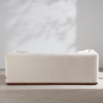 Dreiviertelsitzer-Sofa aus beigefarbenem Webstoff und walnussfarbenem ...