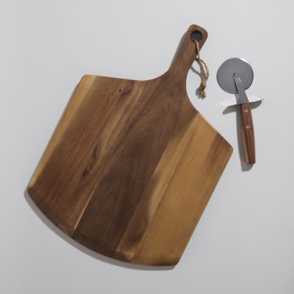 Planche à pizza en bois d'acacia Gina | Maisons du Monde