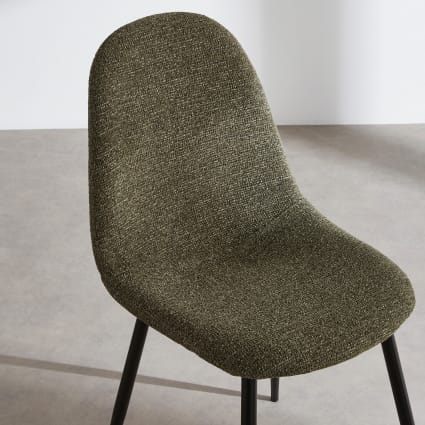 Stoel in geweven kakigroene stof en zwart staal Clyde | Maisons du Monde