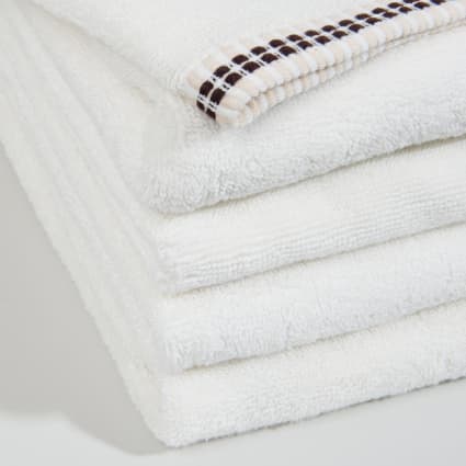 Drap de bain en coton bio écru et bordures brodées 100x150 Arbeto ...