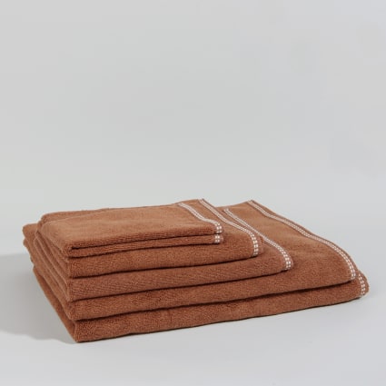 Drap de bain en coton bio marron noisette et bordures brodées 100x150 ...
