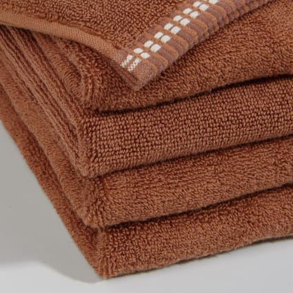 Toalla de manos de algodón orgánico marrón avellana con bordados 30x50 ...