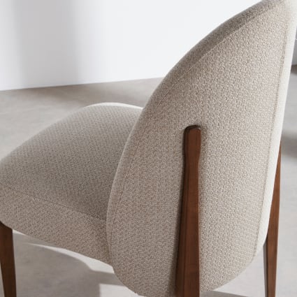 Stoel in beige stof en donker berkenhout Sarah | Maisons du Monde