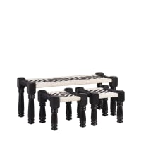 Hocker aus weißem Bouclé-Stoff mit schwarzen Metallbeinen Albane ...