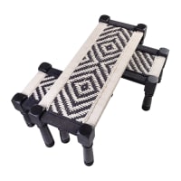 Hocker aus weißem Bouclé-Stoff mit schwarzen Metallbeinen Albane ...
