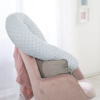 Coussin rond post natal bleu à carreaux | Maisons du Monde