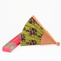 Ventaglio in legno di ciliegio e tessuto stampato floreale viola Holy ...