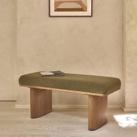 Hocker aus weißem Bouclé-Stoff mit schwarzen Metallbeinen Albane ...