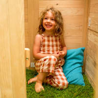 Casita infantil de madera, marrón/antracita Lynn | Maisons du Monde