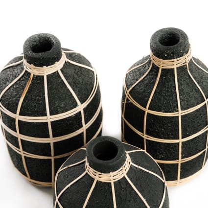 Vase aus Terrakotta und Rattan in schwarz und braun, 13 x 13 x 19 cm ...