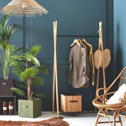 Perchero de bambú natural y metal negro 93x50x173cm B&b home | Maisons ...