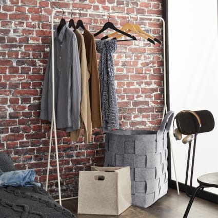 Perchero minimalista de metal blanco 100x45x150cm B&b home | Maisons du ...