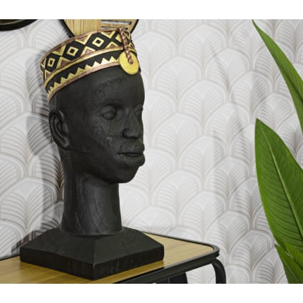 Statuette in Form eines Mannes aus schwarzem Harz cm 25x25x56 Masai ...