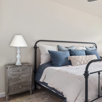 Lampada da tavolo legno ;Alt.43cm bianco ;Paralume: écru Bagnolet ...