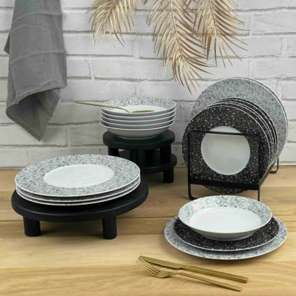 Service de vaisselle 18 pièces en Porcelaine Gris Cosmo | Maisons du Monde