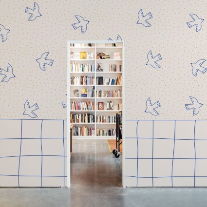 Papel pintado panorámico con zócalo y pájaro, Beige 300 x 25 La petite ...