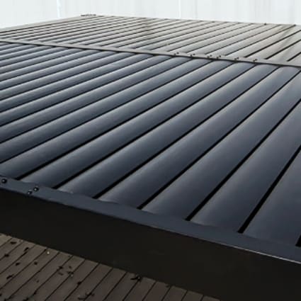 Bioklimatische Pergola Struktur 4x3m und Lamellen aus anthrazitgrauem ...