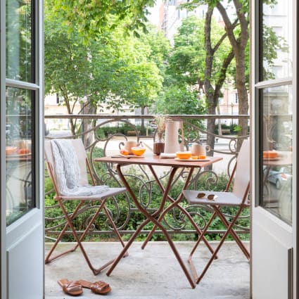 Ensemble 1 table, 2 chaises pliantes ultra-compactes en acier Balcony ...