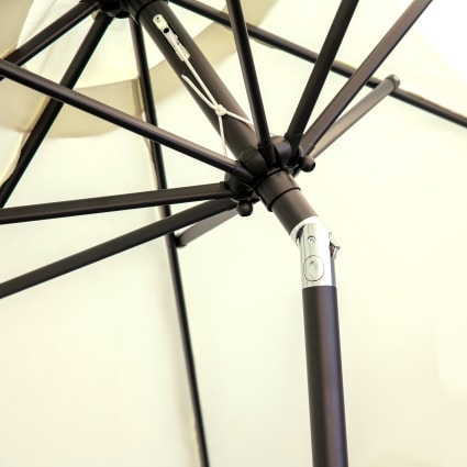 Parasol de jardin inclinable polyester anti-uv crème Outsunny | Maisons ...