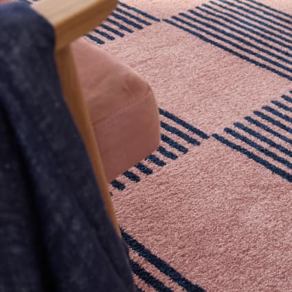 Tappeto vintage stile anni 70 scacchi a righe Blu Groovy | Maisons du Monde